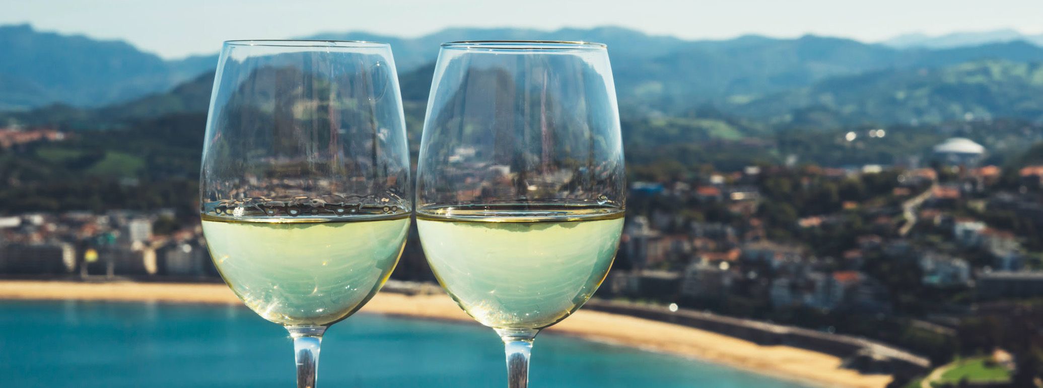 Vino Inzolia IGT: Guida del bianco di Sicilia a tavola