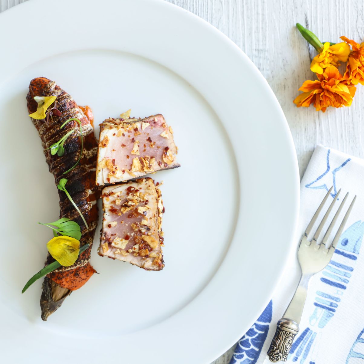 Alalunga panata, melanzana al forno e salsa di pomodoro