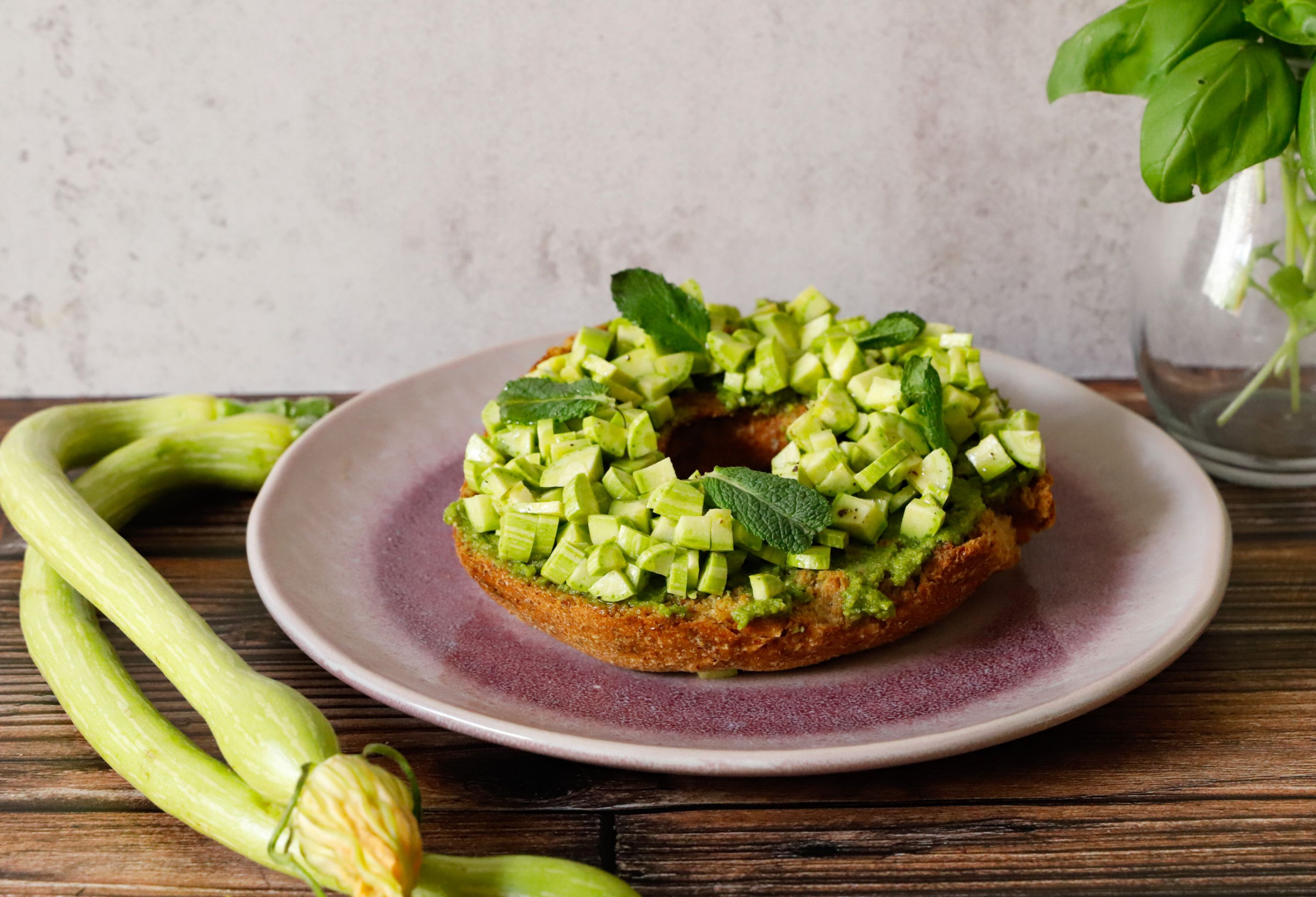 Friselle con zucchine trombetta, un antipasto che sa di estate