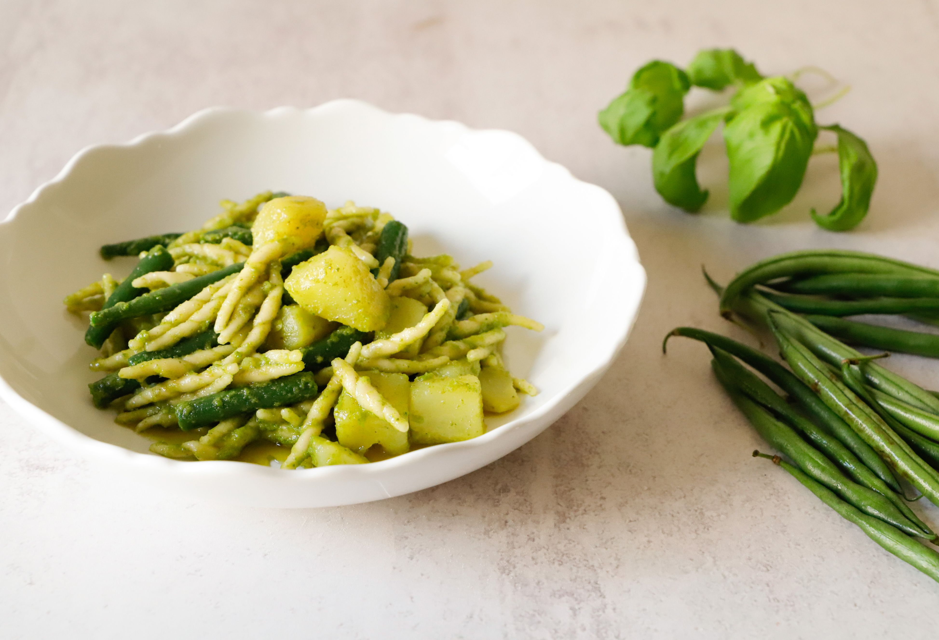 Pasta al pesto genovese con patate e fagiolini: la tradizione in tavola