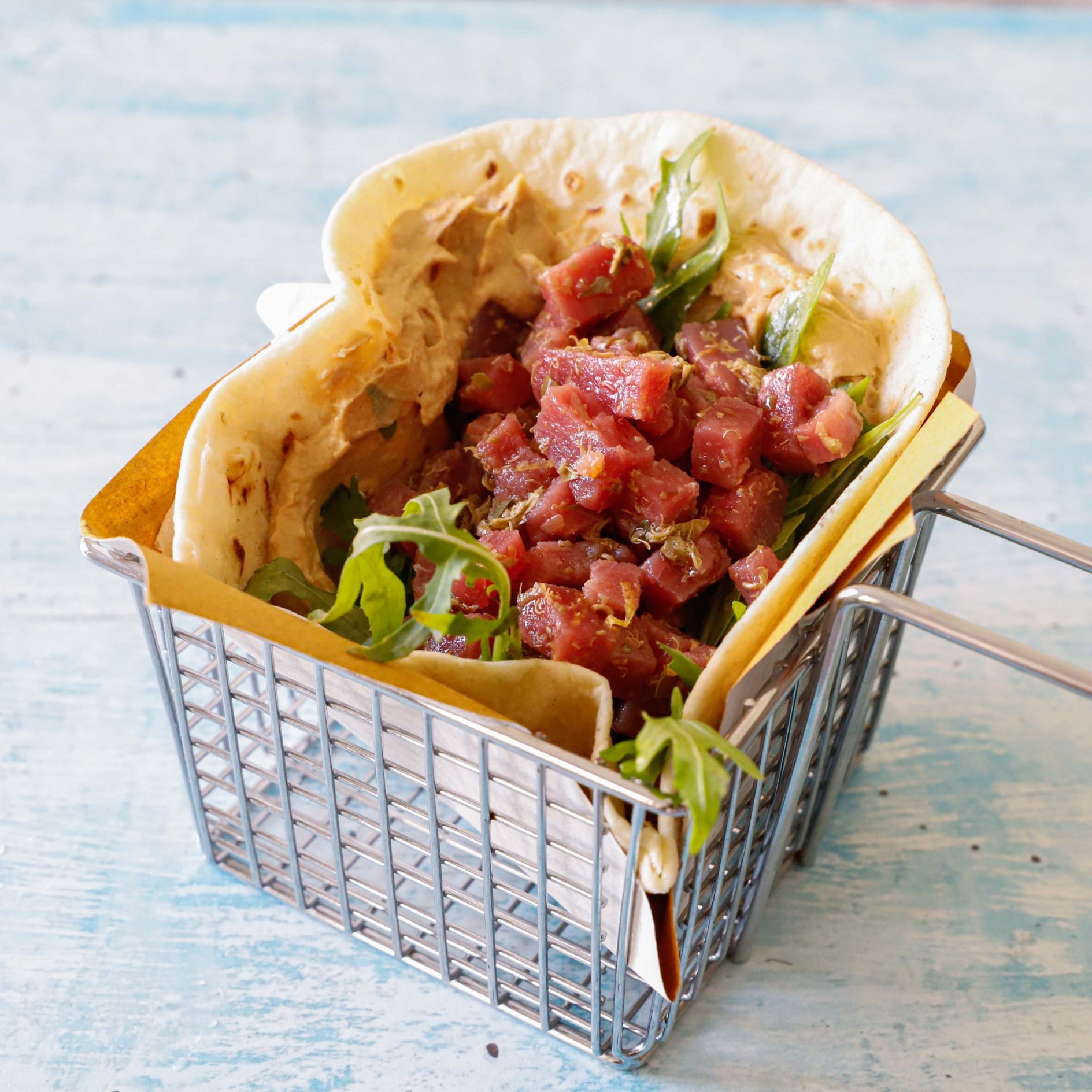 Piadina con tonno e salsa tonnata: la ricetta