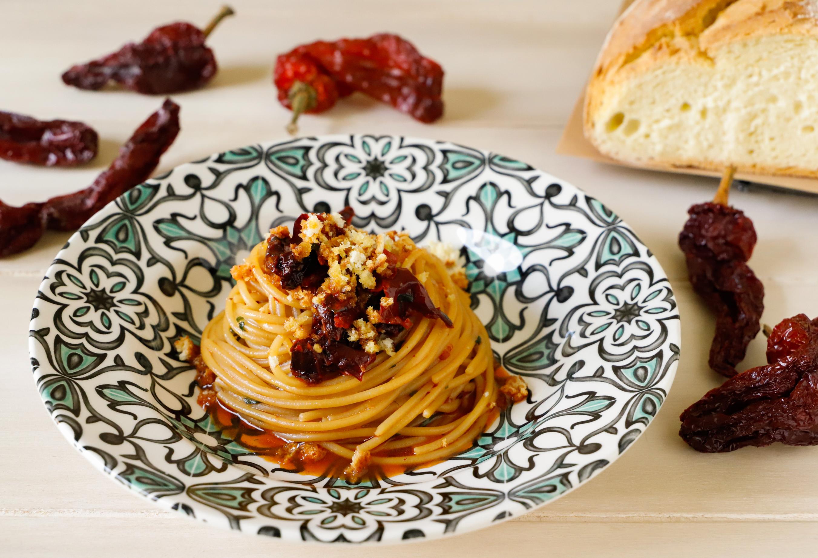 Spaghetti con peperone crusco tradizionali