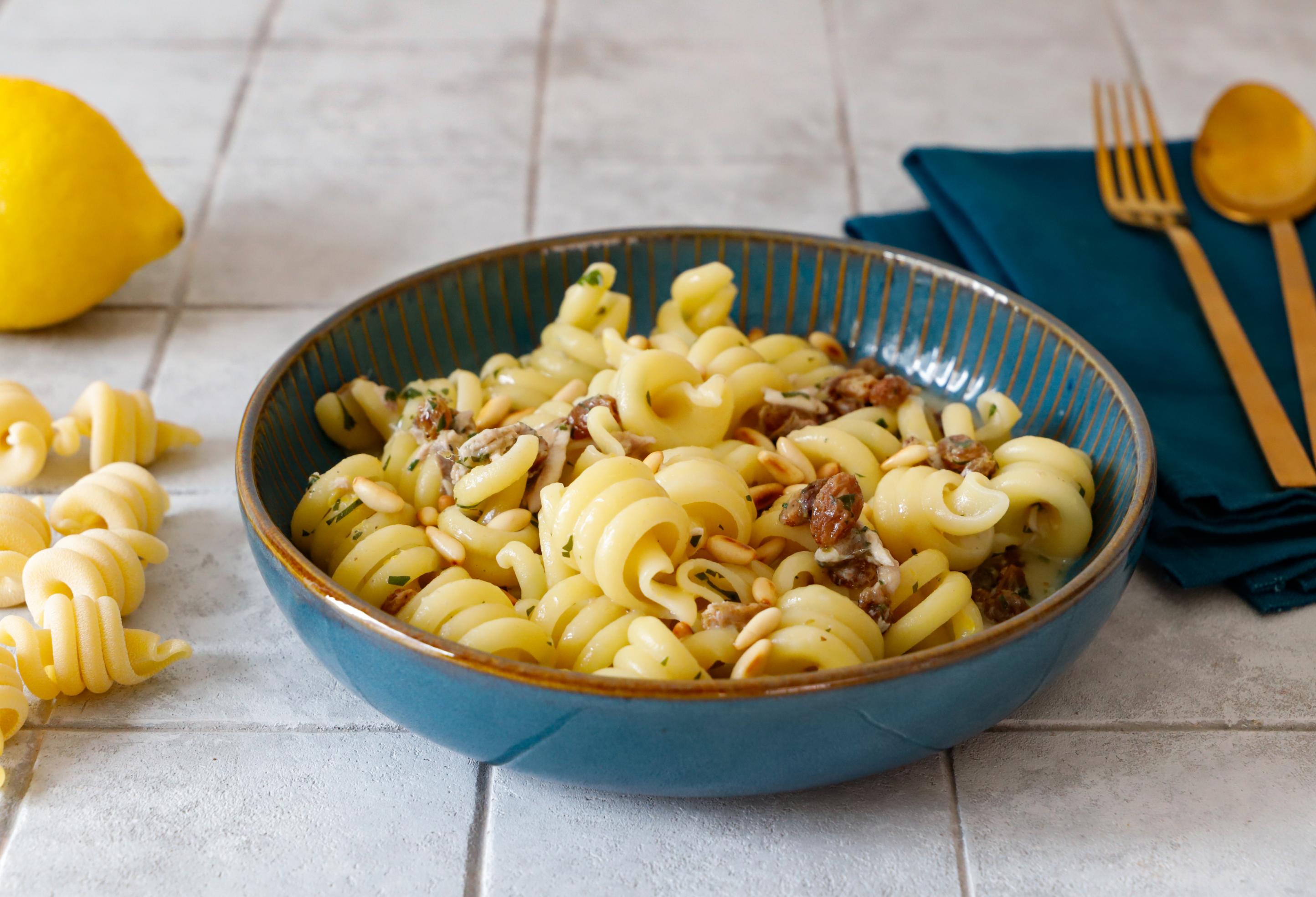 Trottole con alici e acqua di mozzarella