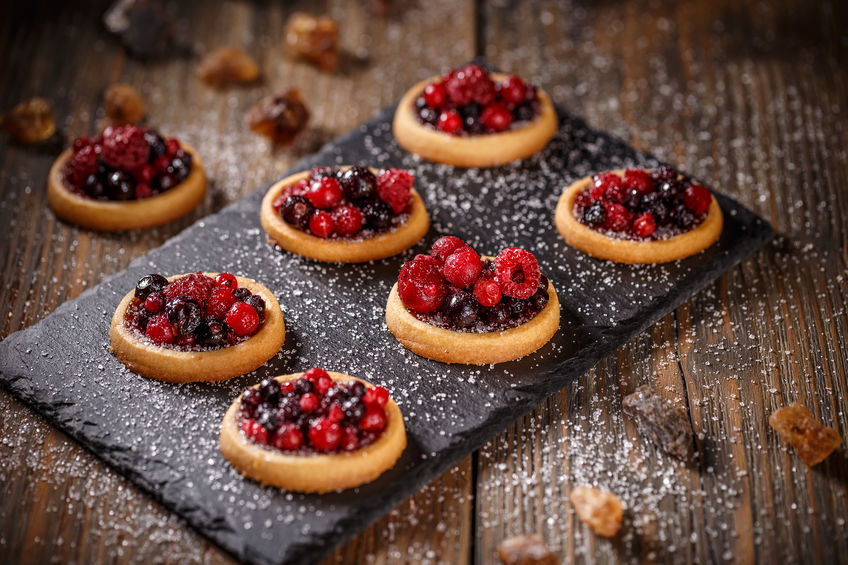 Crostatine alla frutta con crema chantilly
