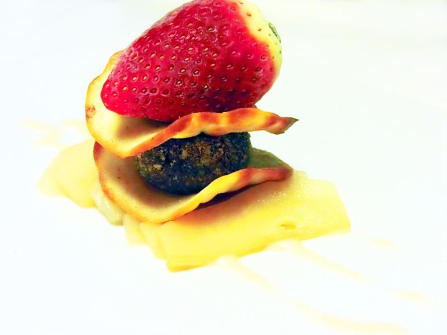 Tuile di mandorle d'Avola con truffle al cioccolato di Modica