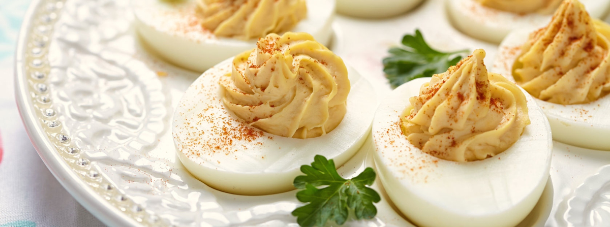 Canapè di uova sode con salsa tonnata