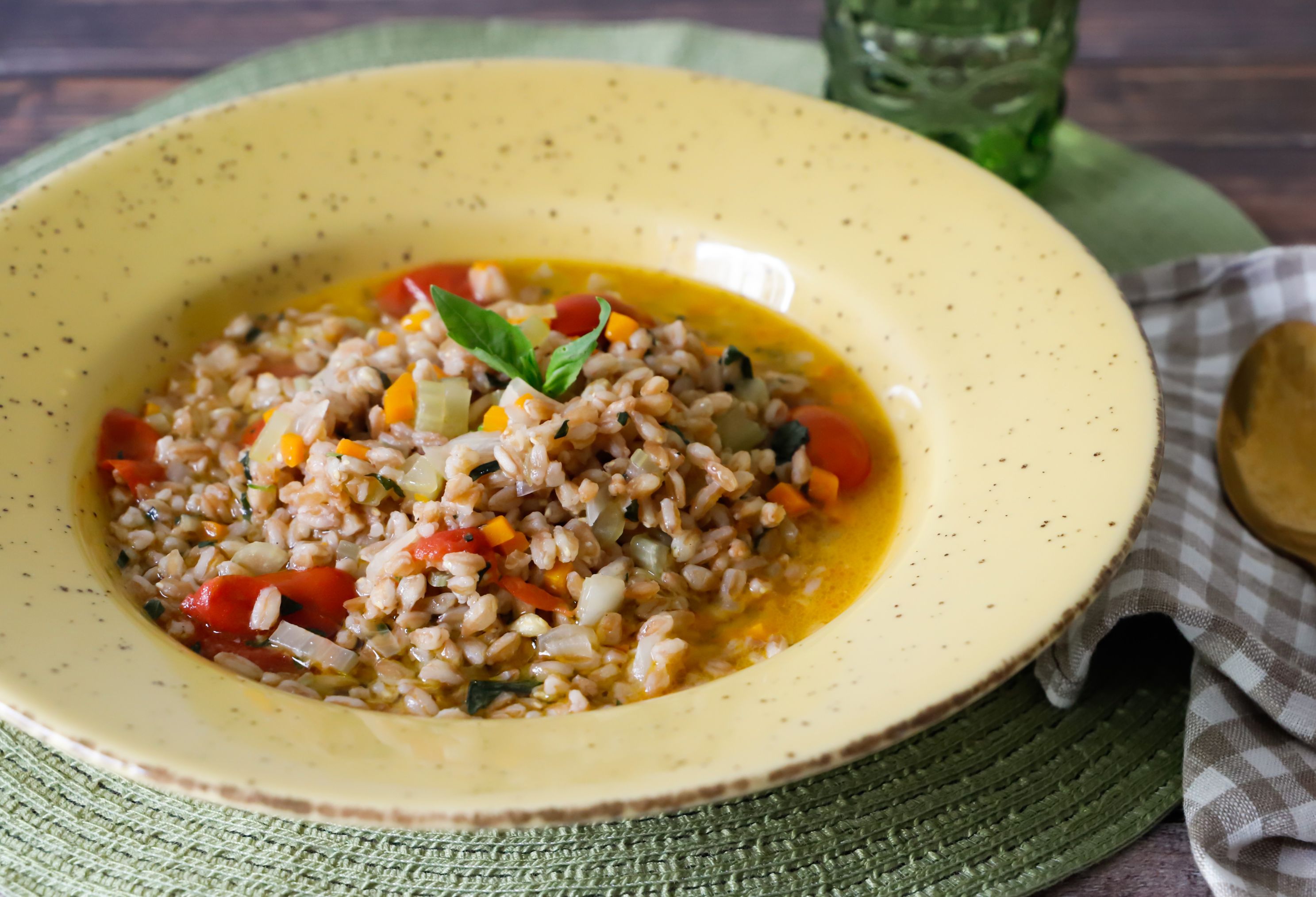 Minestra di farro, il giusto compromesso tra gusto e salute