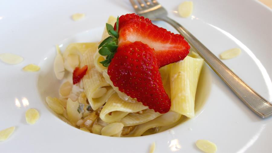 Bombardoni rigati con gorgonzola e noci