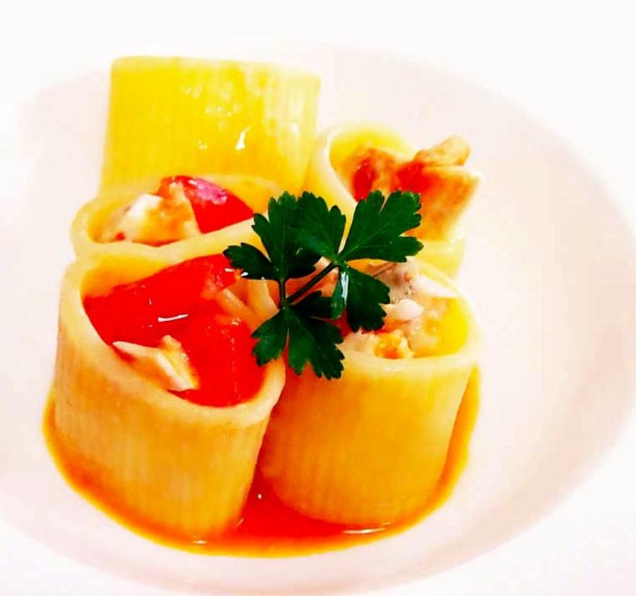 Mezzi paccheri rigati con scorfano e ricciola