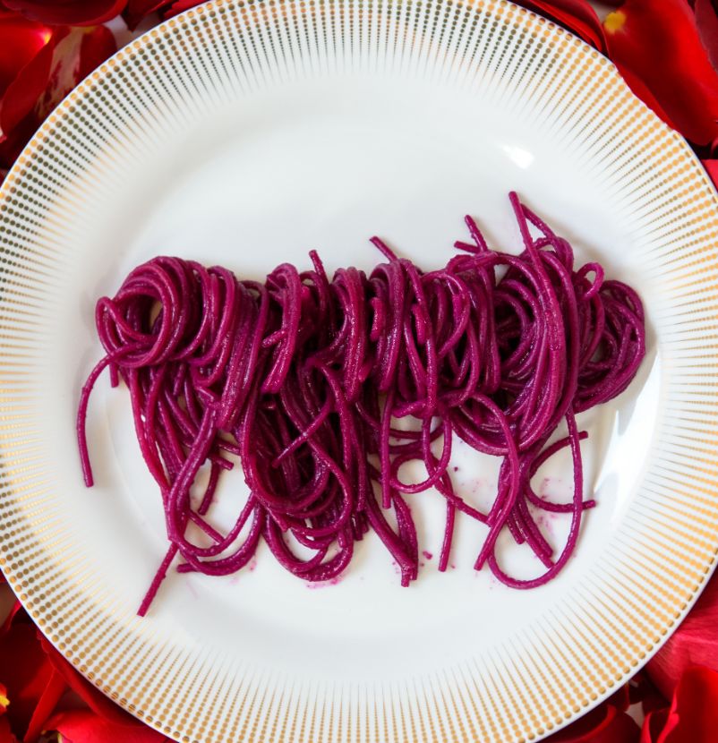 Spaghetti al cavolo viola e colatura di alici | San Valentino
